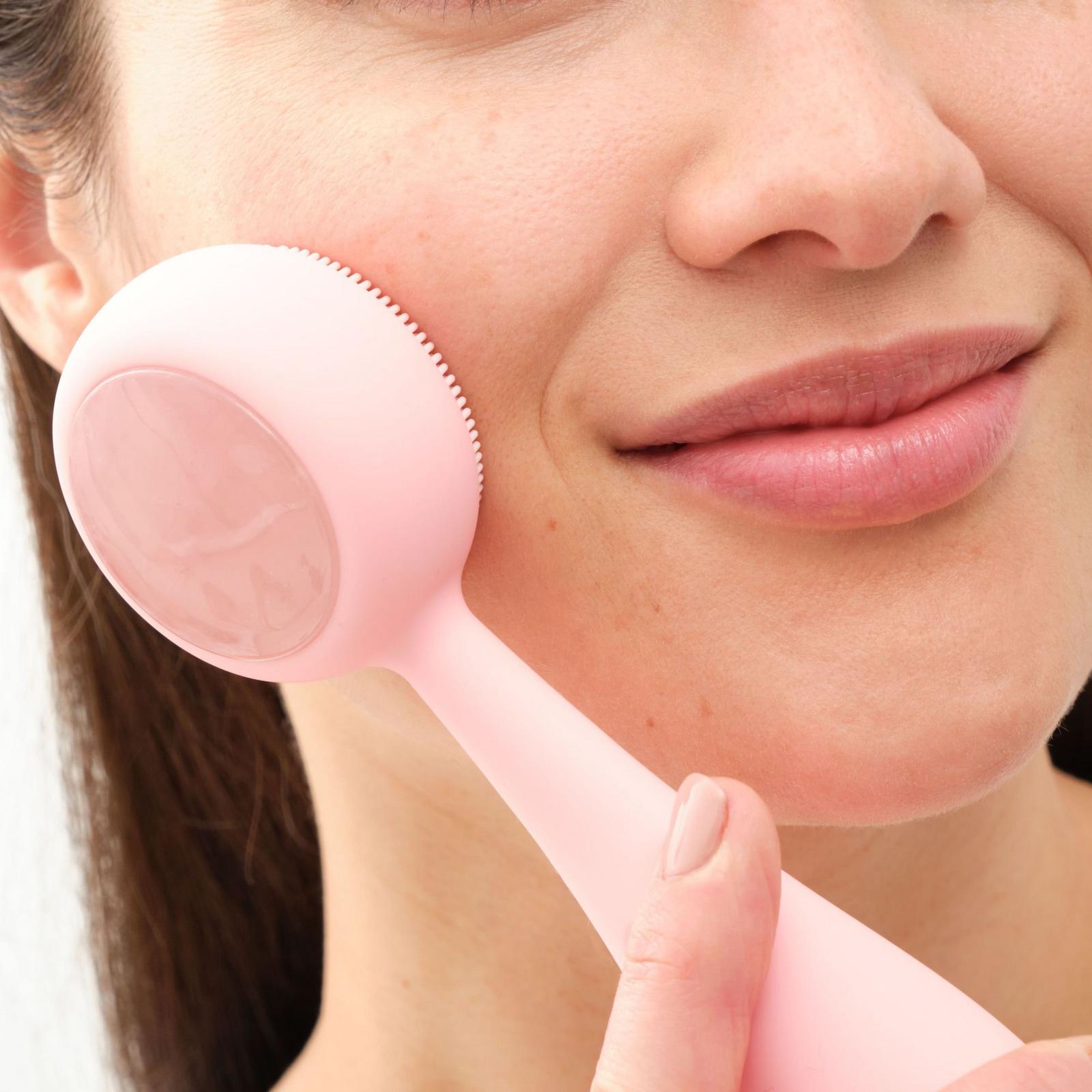 PMD - Blush Clean Pro RQ Smart Facial Cleansing Device PMD - Blush Clean Pro RQ Smart Facial Cleansing Device